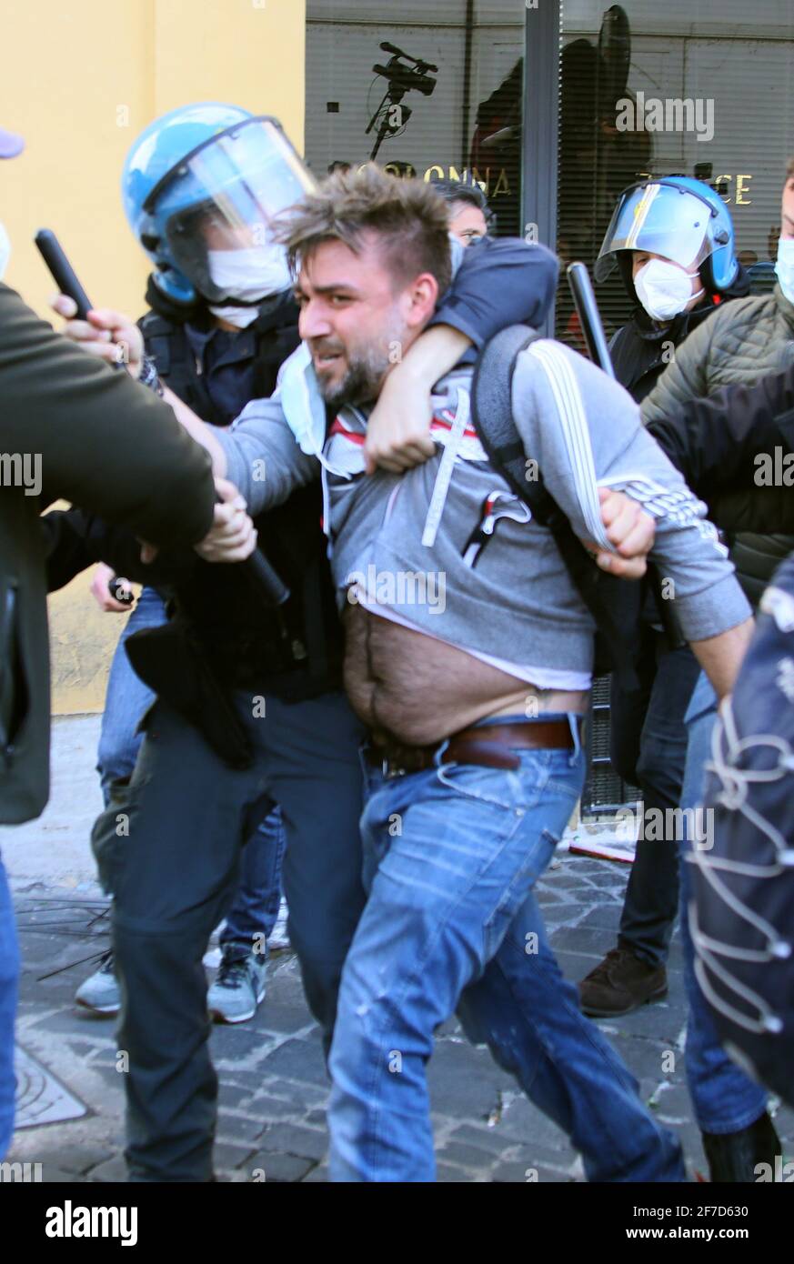 Rome, Italy. 06th Apr, 2021. Rome, Demonstration of street vendors ...