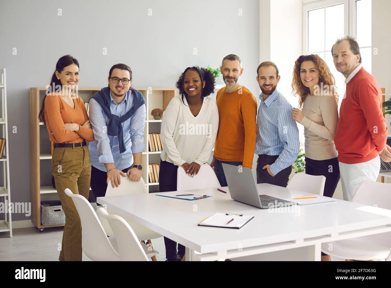 Multicultural business meeting hi-res stock photography and images - Alamy