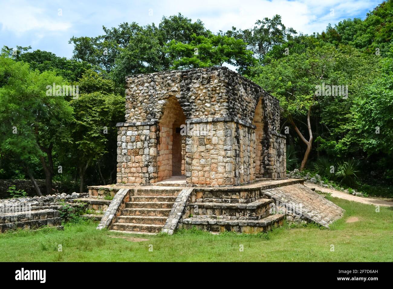 Small Mayan temple photographed in Chicen Itza Stock Photo - Alamy