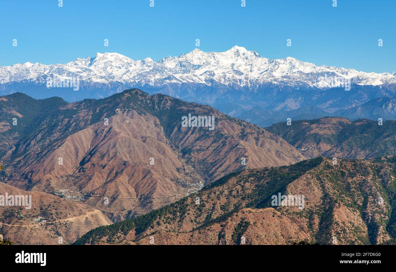 Mount Bandarpunch, Himalaya, panoramic view of Indian Himalayas, great Himalayan range ...