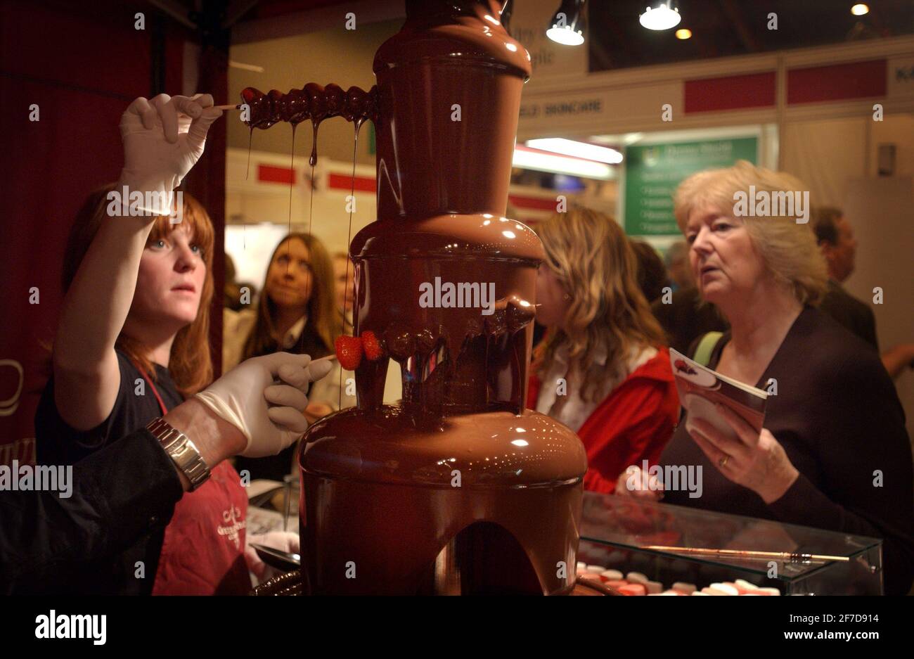 CHOCOLATE FONDUE AT THE GOOD FOOD SHOW,EARLS CT.LONDON.10/12/04 PILSTON ...