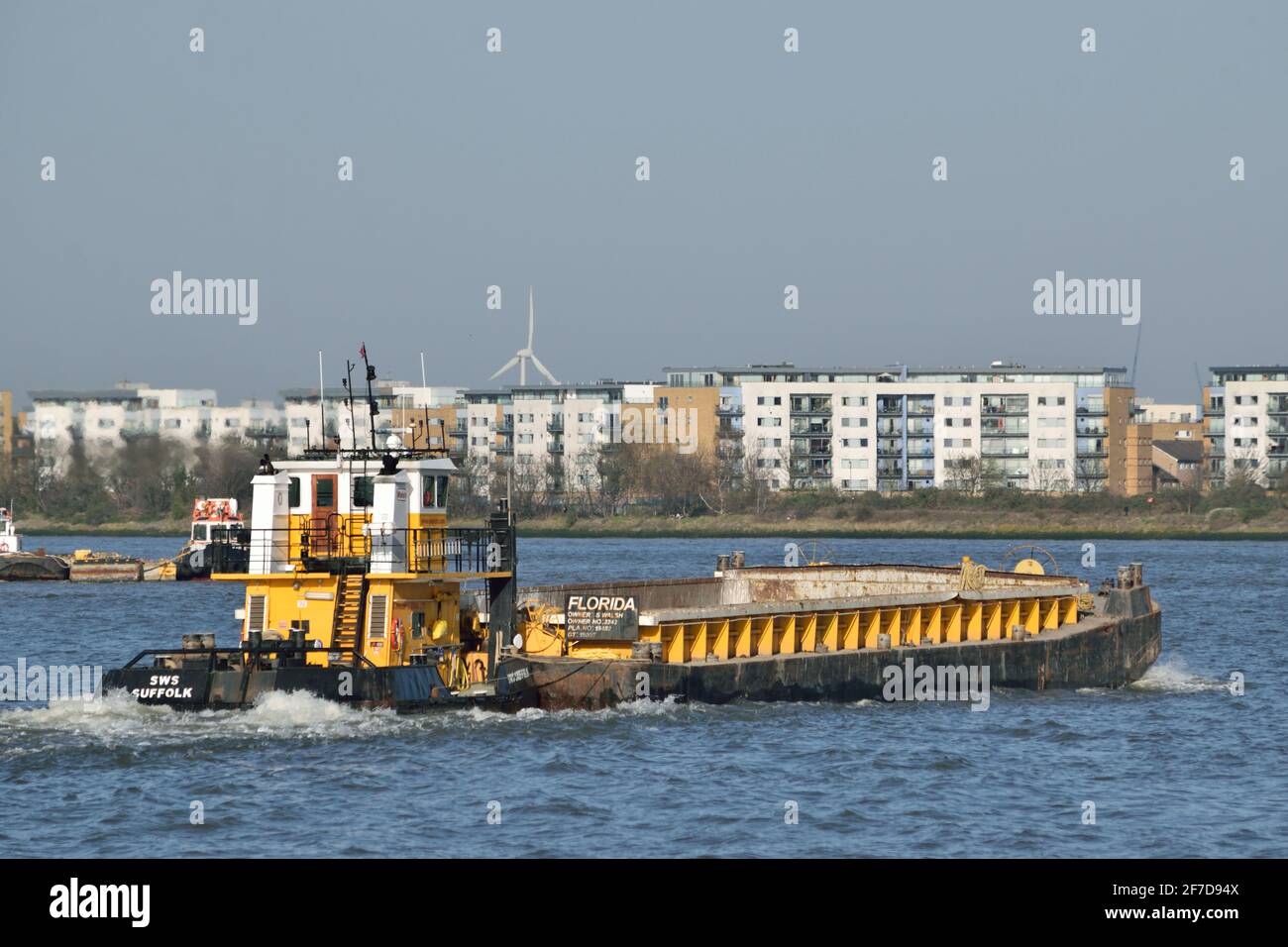 Hopper barge hi-res stock photography and images - Alamy