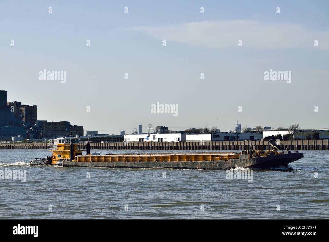 Pusher tug with a loaded hopper barge heading down the River Thames in ...