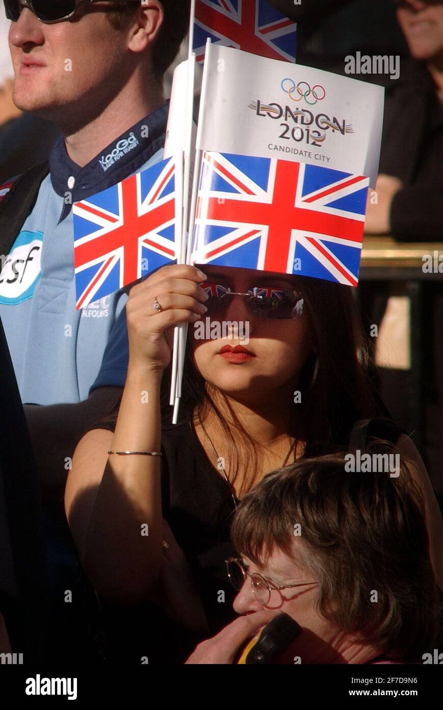 FANS WATCH AS THE SUCCESSFUL BRITISH OLYMPIC TEAM PARADE THROUGH LONDON ...
