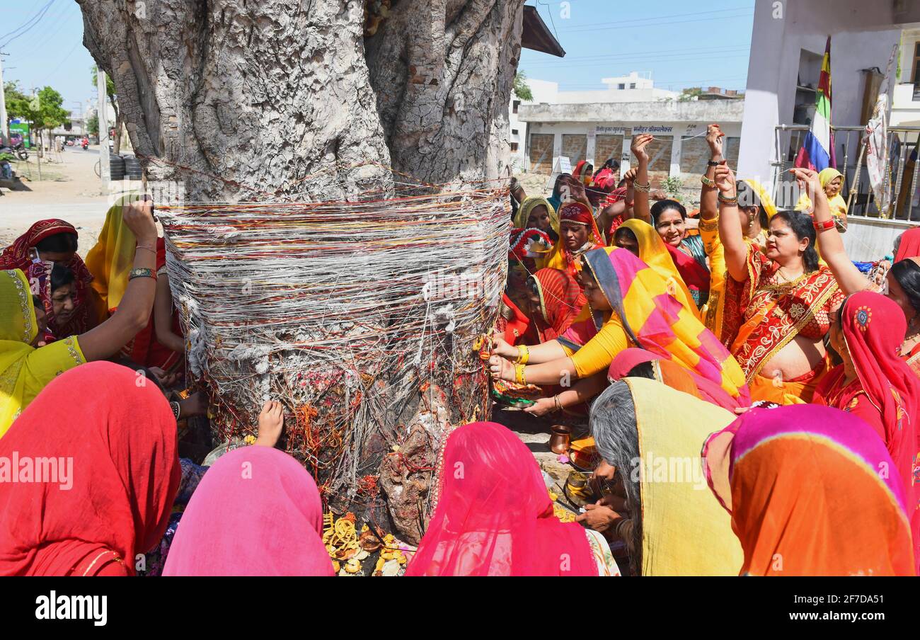 Beawar, Rajasthan, India, April 6, 2021: Rajasthani women perform ...