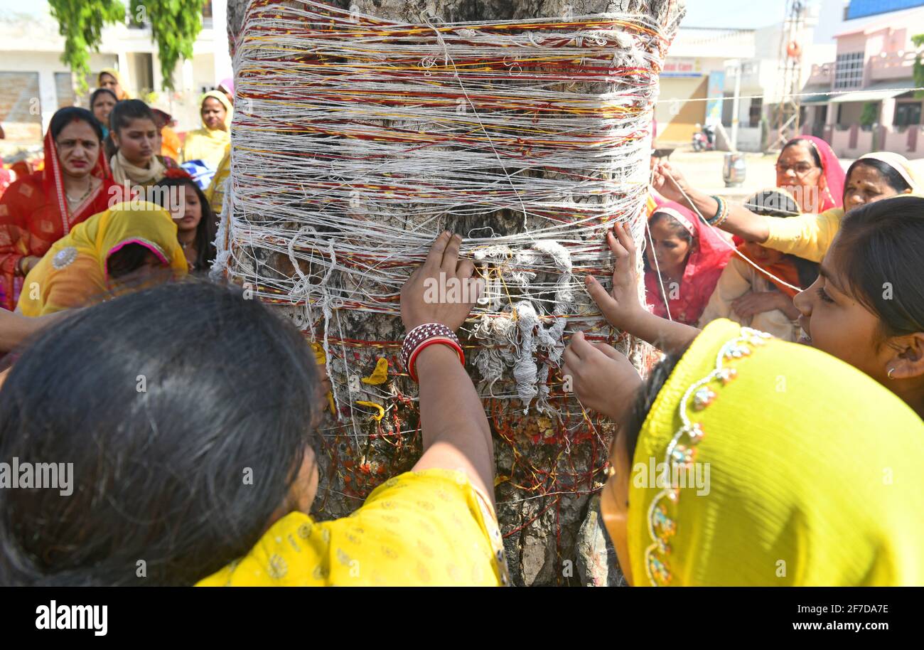 Beawar, Rajasthan, India, April 6, 2021: Rajasthani women perform ...