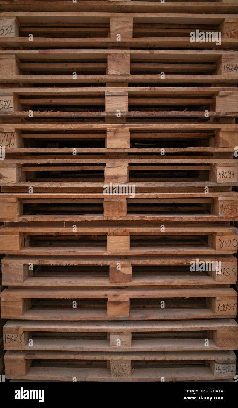 Stacking pallets hi-res stock photography and images - Alamy