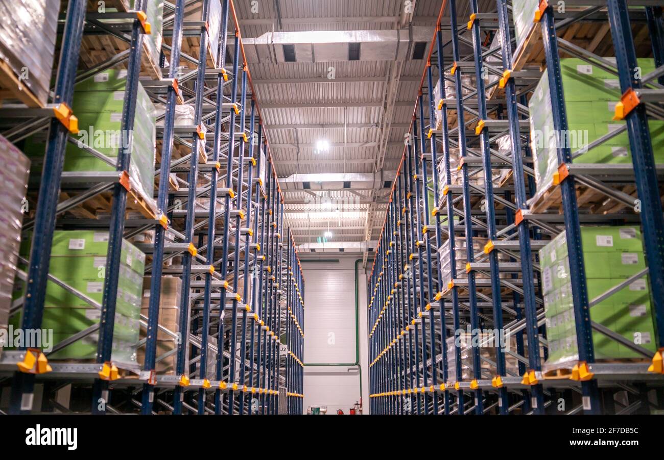 Steel stock rack hi-res stock photography and images - Alamy