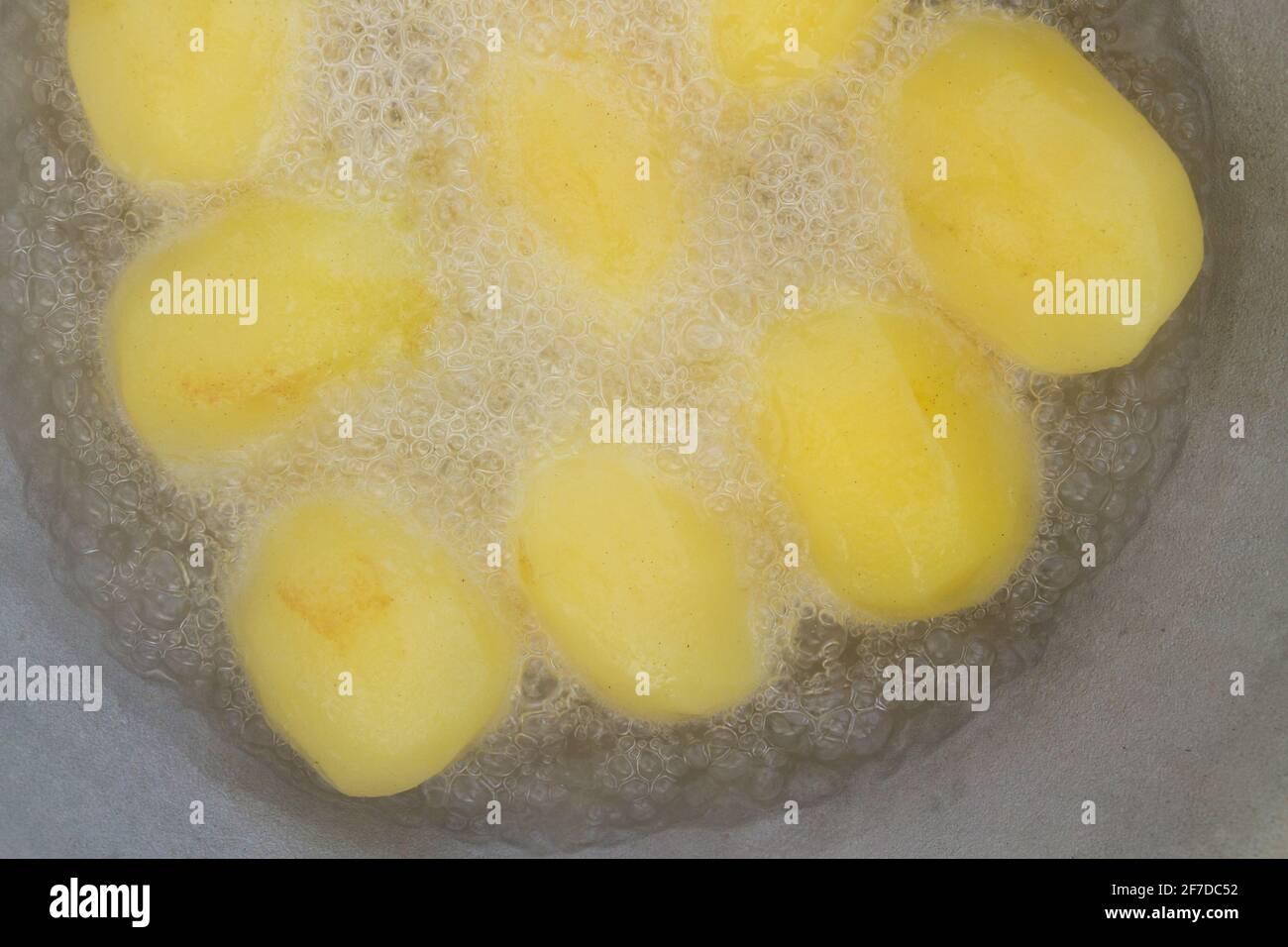 Cauldron boiling oil hi-res stock photography and images - Alamy