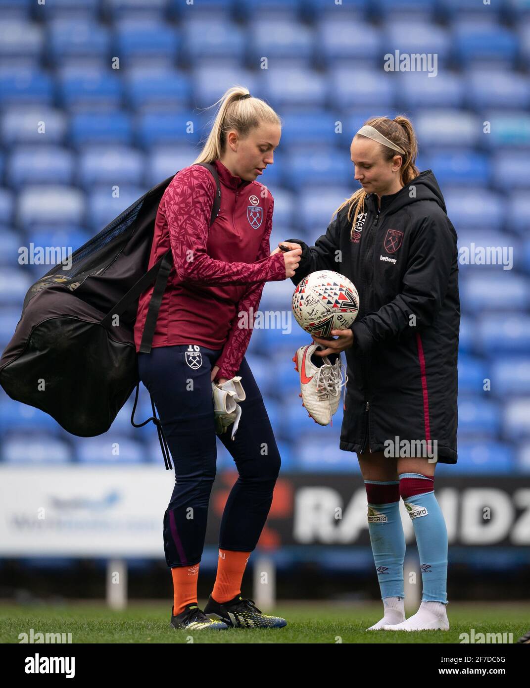 Goalkeeper hat hi-res stock photography and images - Alamy