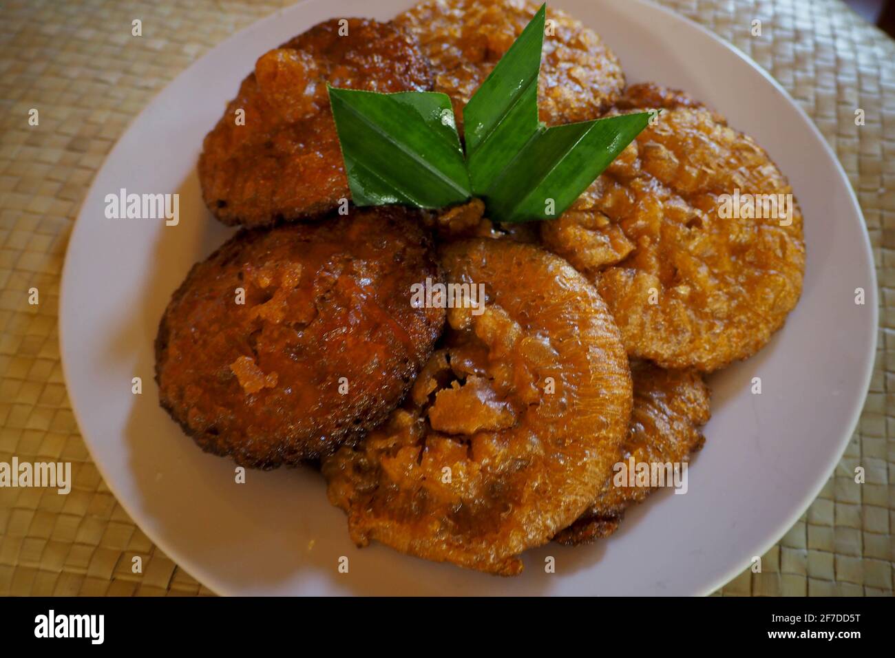 Kue tradisional hi-res stock photography and images - Alamy