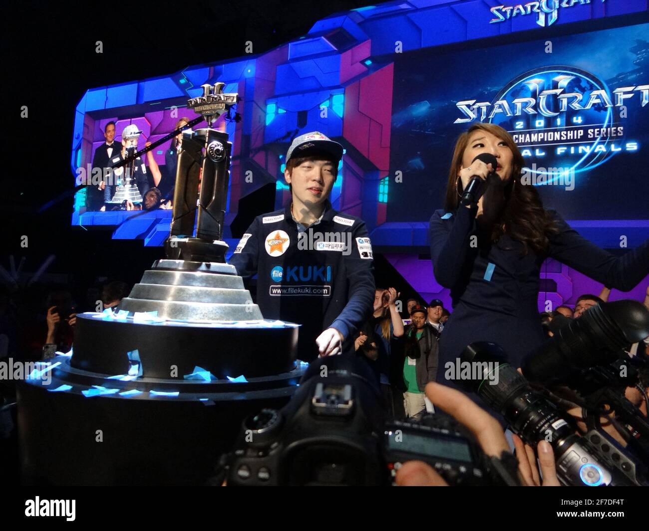BlizzCon 2014 - StarCraft II WCS World Championship Finals - Lee "Life ...