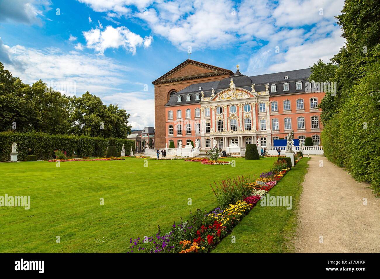 Electorate palace (Kurfurstliches palais) in Trier in a beautiful ...