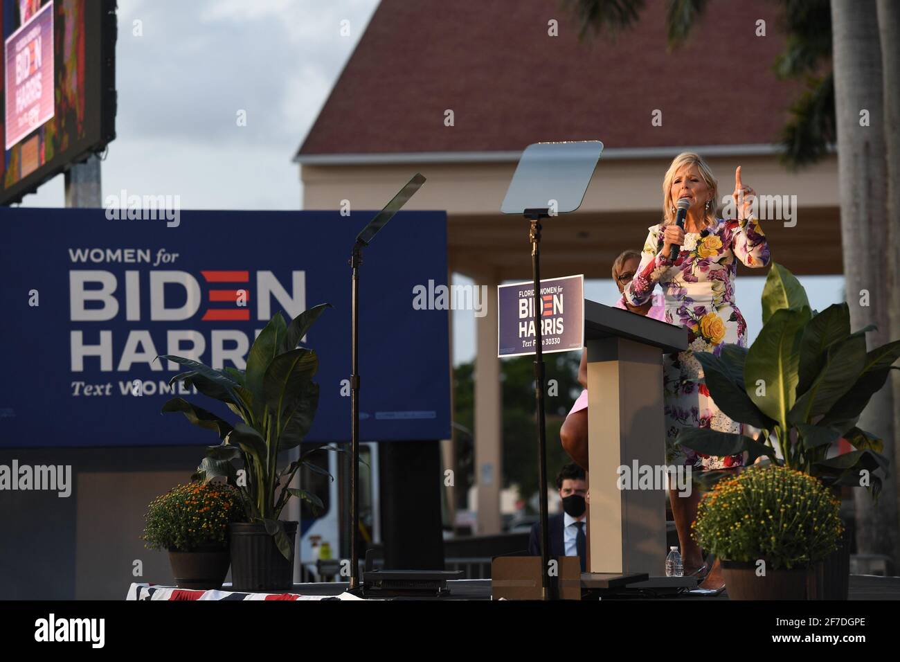 Boca Raton - FL - 20201005 - Dr Jill Biden attend a Drive-In Rally ...