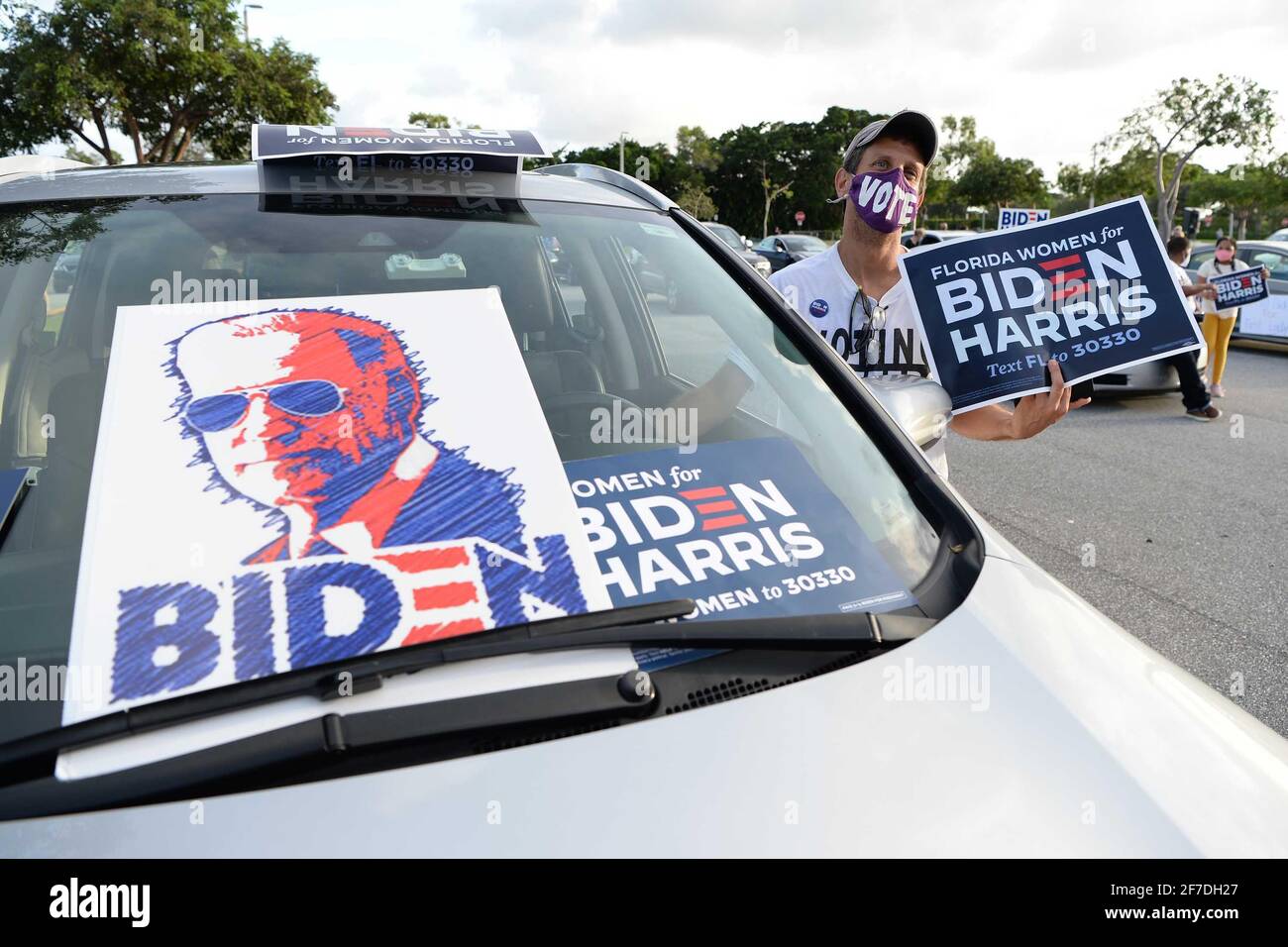 Boca Raton - FL - 20201005-Dr Jill Biden attends a Drive-In Rally ...