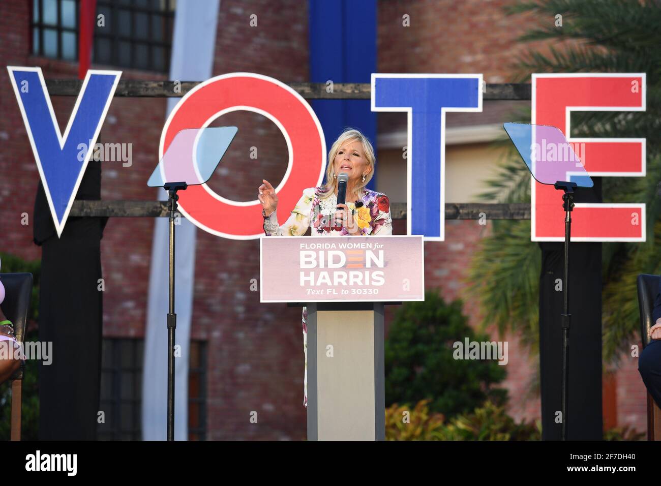 Boca Raton - FL - 20201005 - Dr Jill Biden attend a Drive-In Rally ...