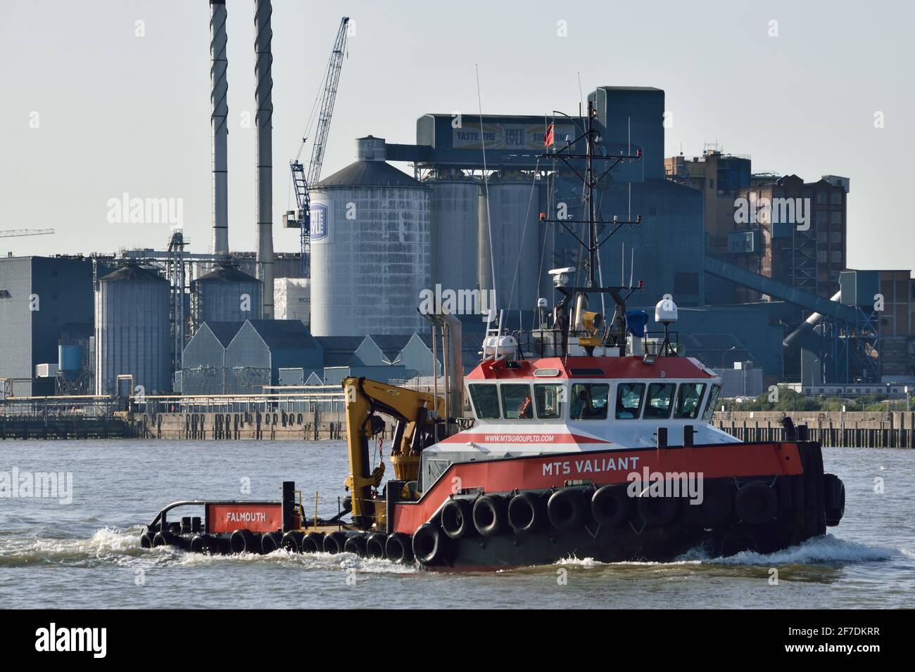 Tug MTS VALIANT heading down the River Thames in London Stock Photo - Alamy