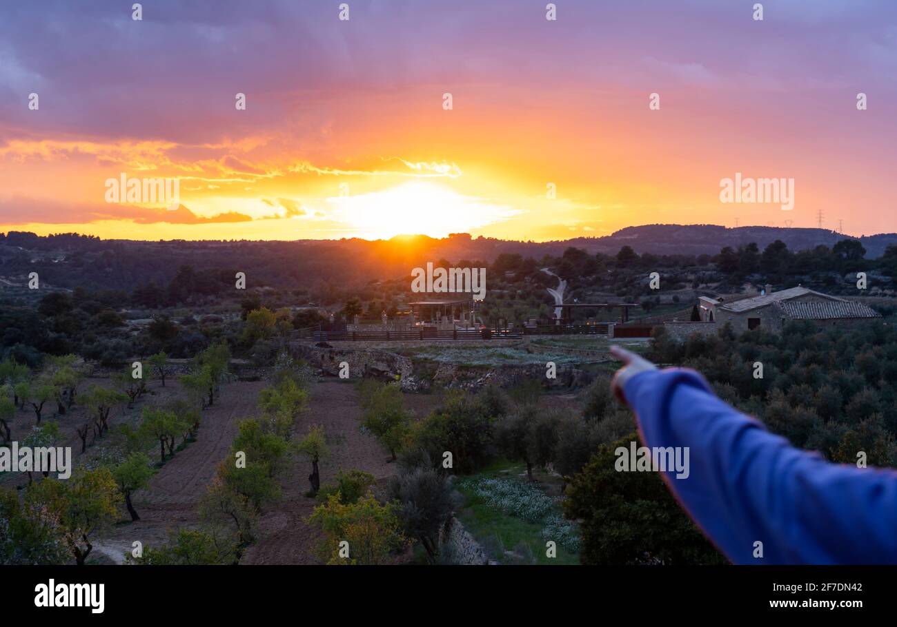 Hand with finger pointing to heaven hi-res stock photography and images ...