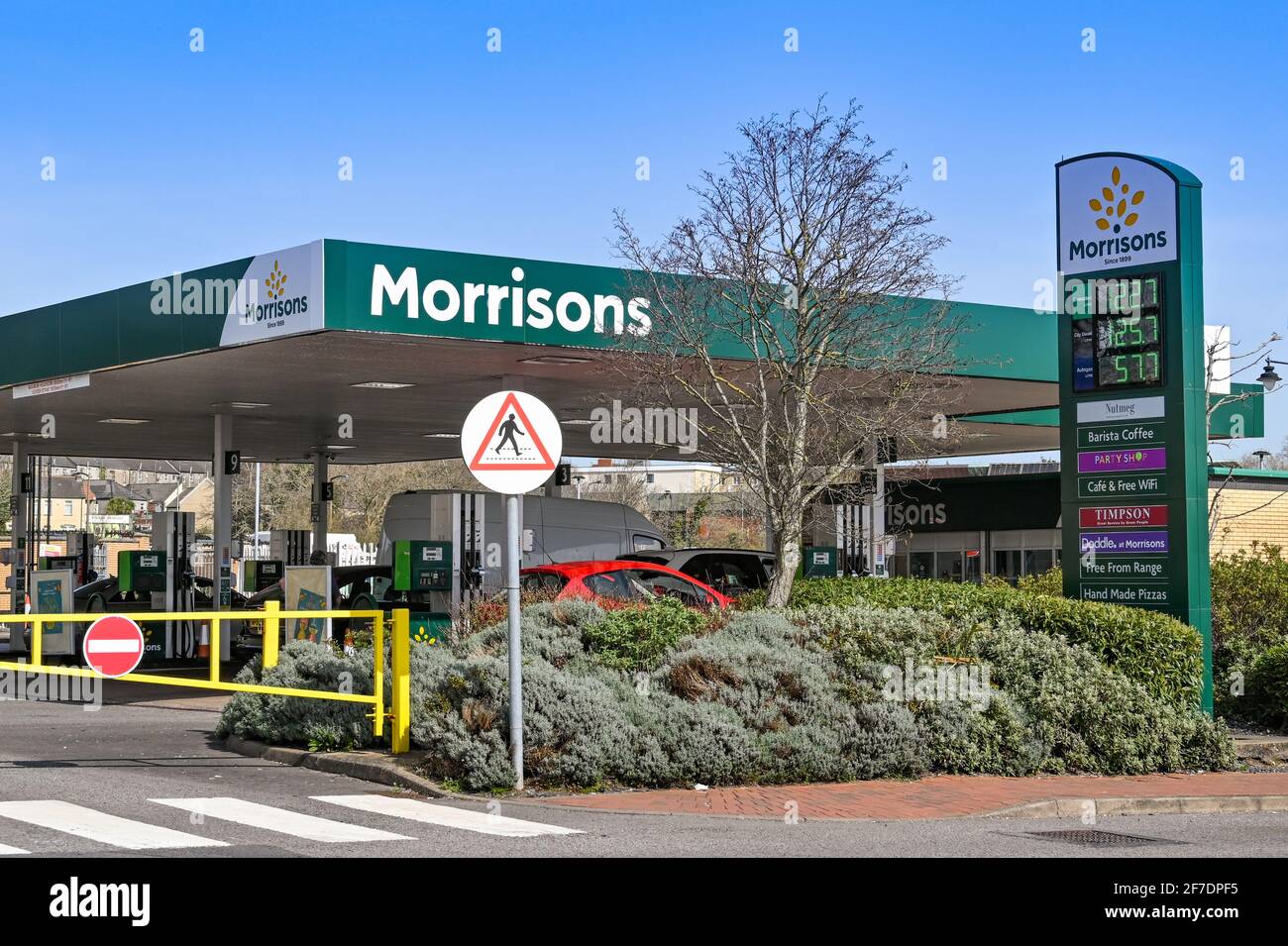 Petrol station sign shop logo hi-res stock photography and images - Alamy