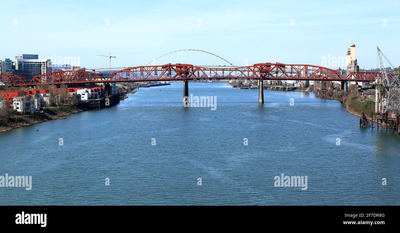 Portland City of Bridges: Broadway Bridge Stock Photo - Alamy