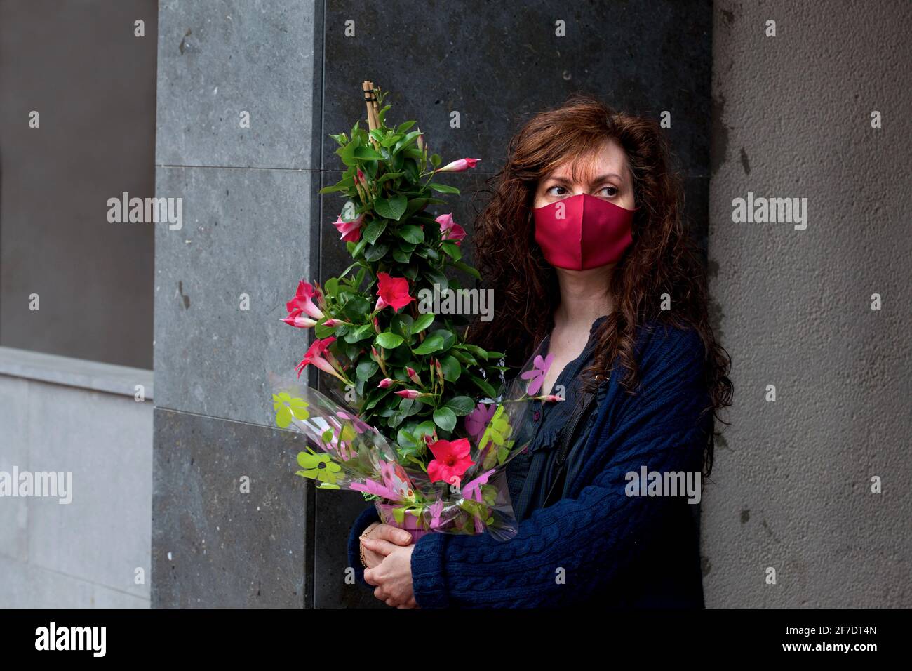 Woman face hidden flowers hi-res stock photography and images - Alamy