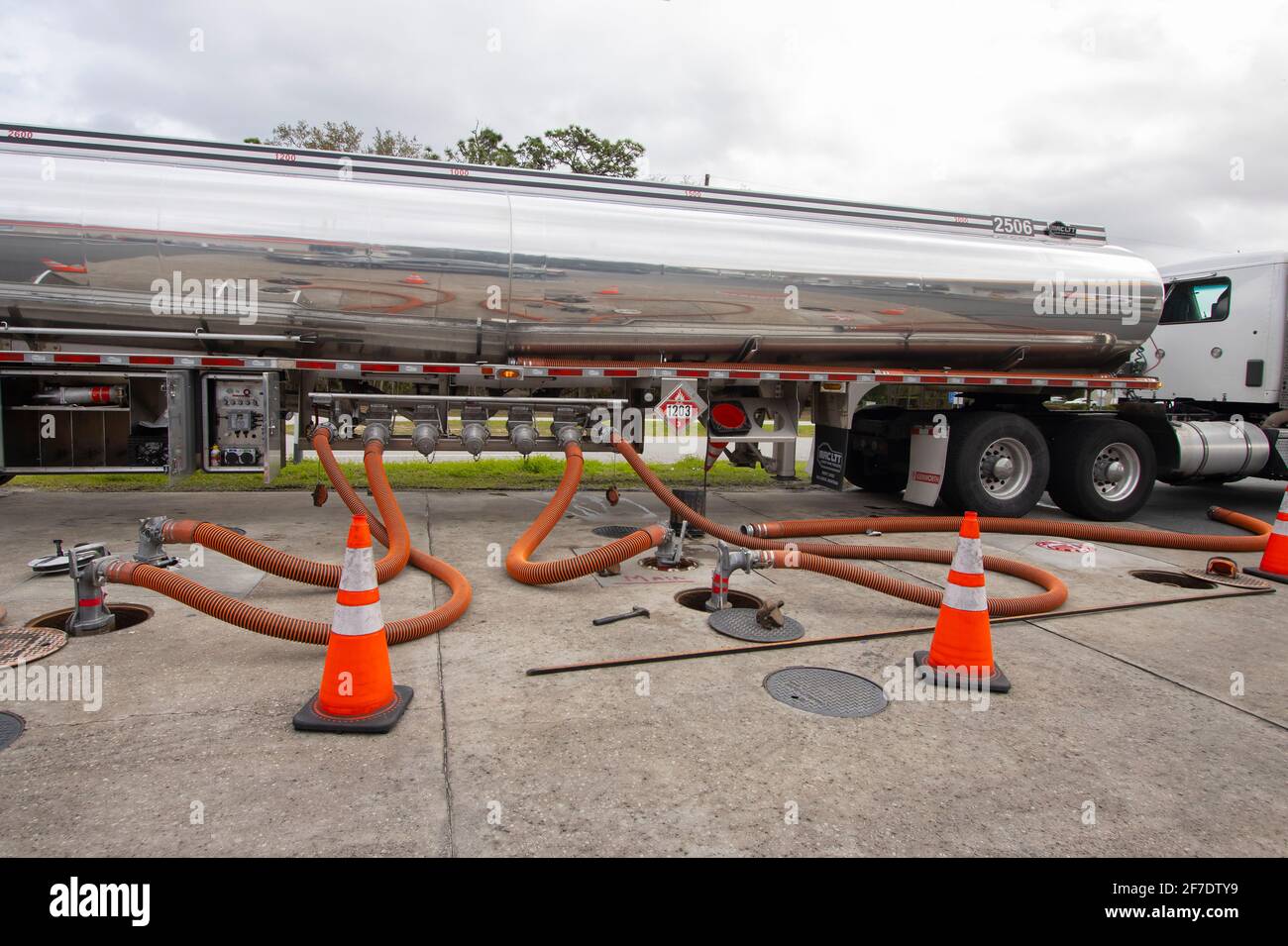 Gasoline tanker hi-res stock photography and images - Alamy