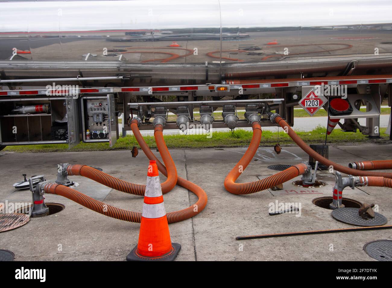 Gasoline tanker hi-res stock photography and images - Alamy