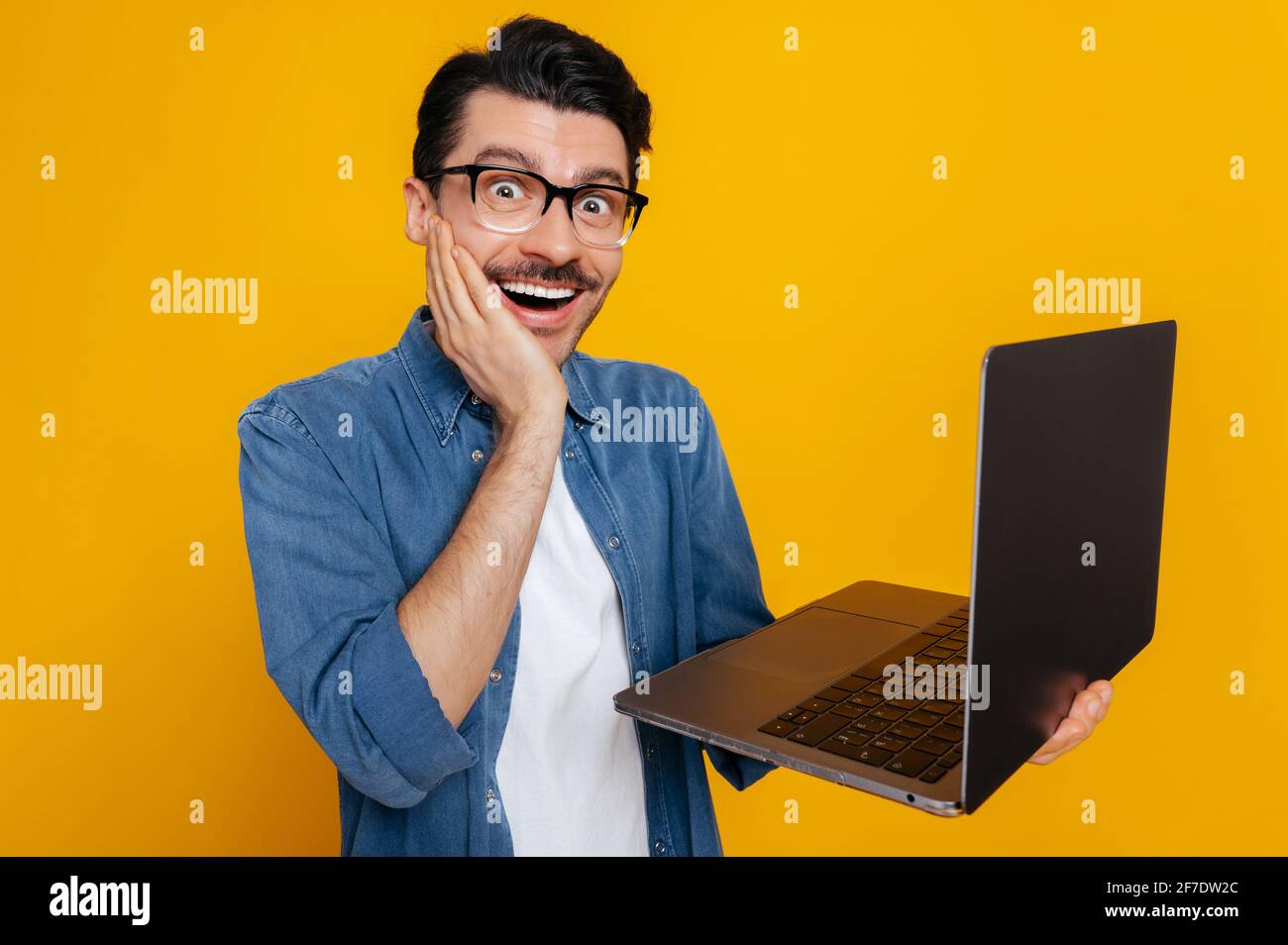 Happy cheerful amazed stylish unshaven caucasian guy with glasses ...