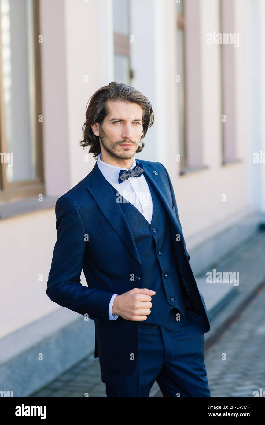 Elegant man suit summer tailor hi-res stock photography and images - Alamy
