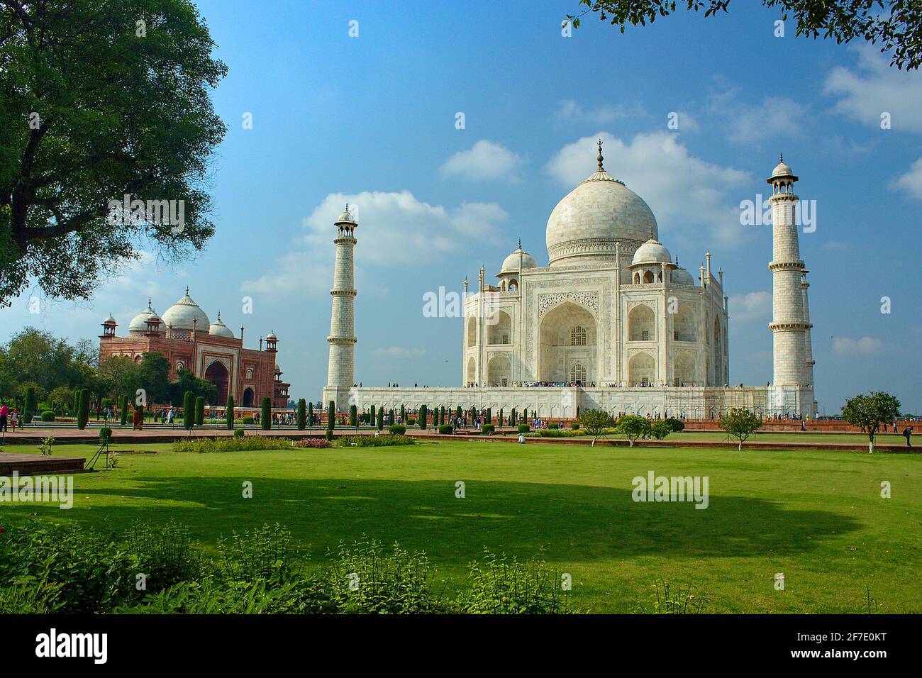 Famous tomb Taj Mahal in Agra, India Stock Photo - Alamy