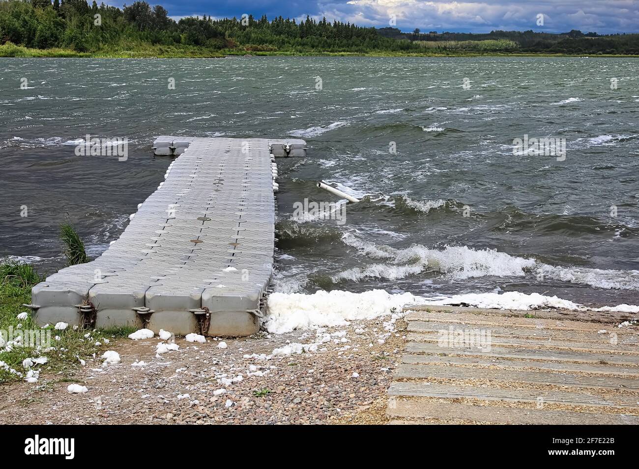 A floating dock on a white capped lake with waves Stock Photo - Alamy