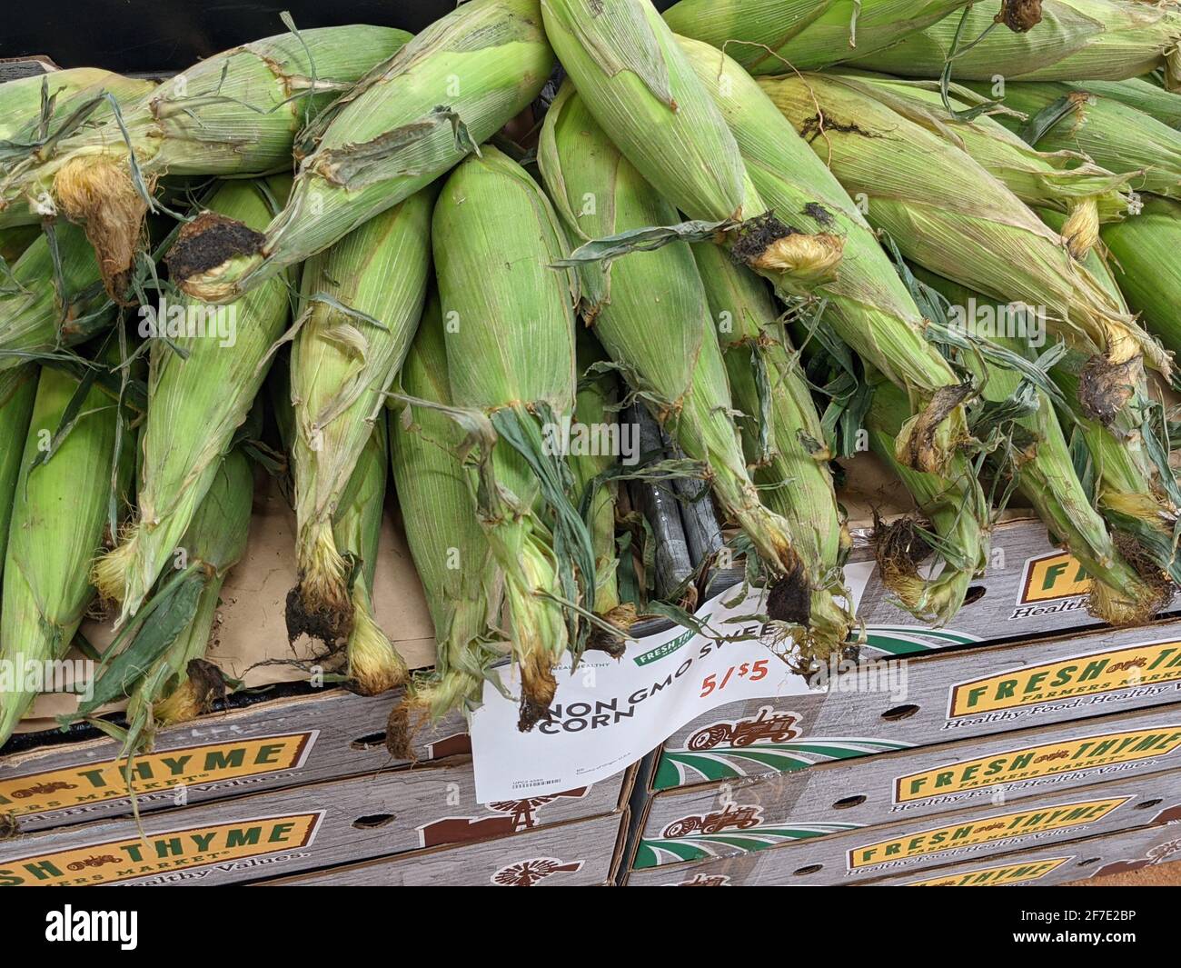 Supermarket corn hi-res stock photography and images - Alamy