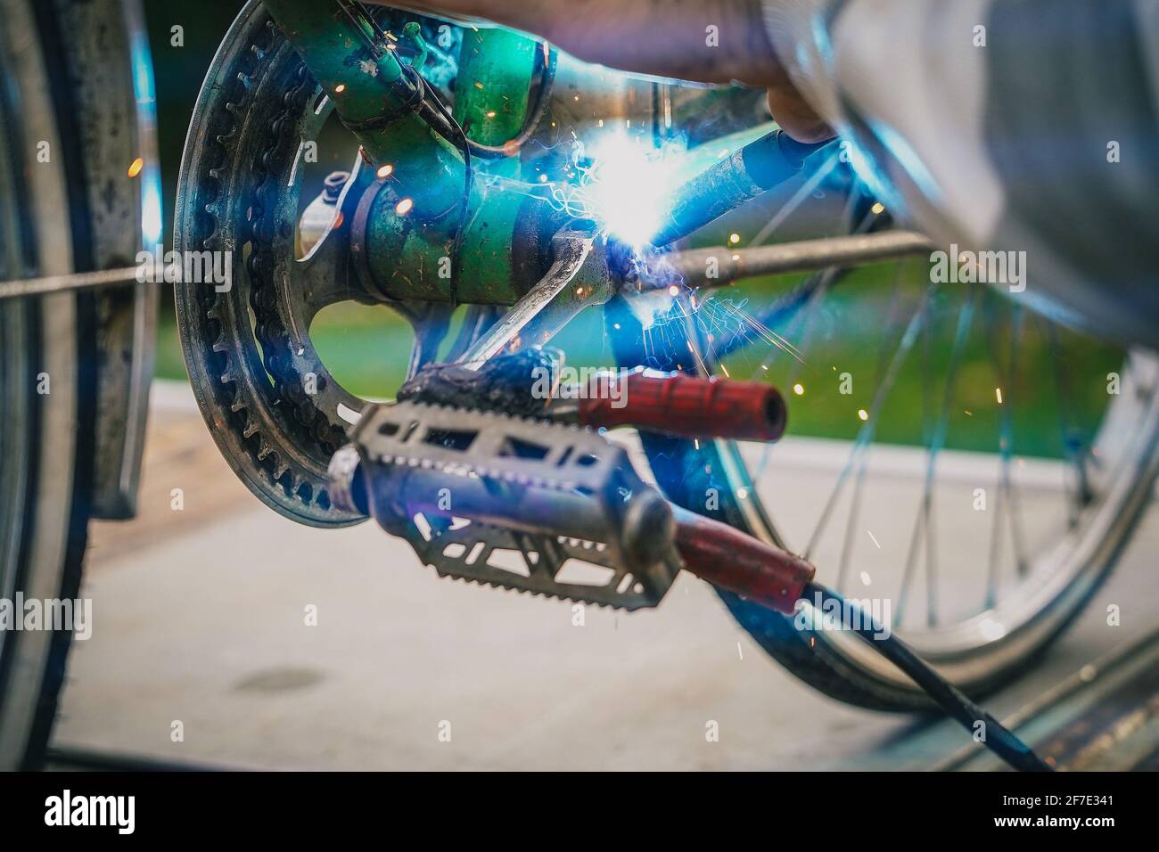 Welding an old crank or axle which was broken on an older vintage city ...