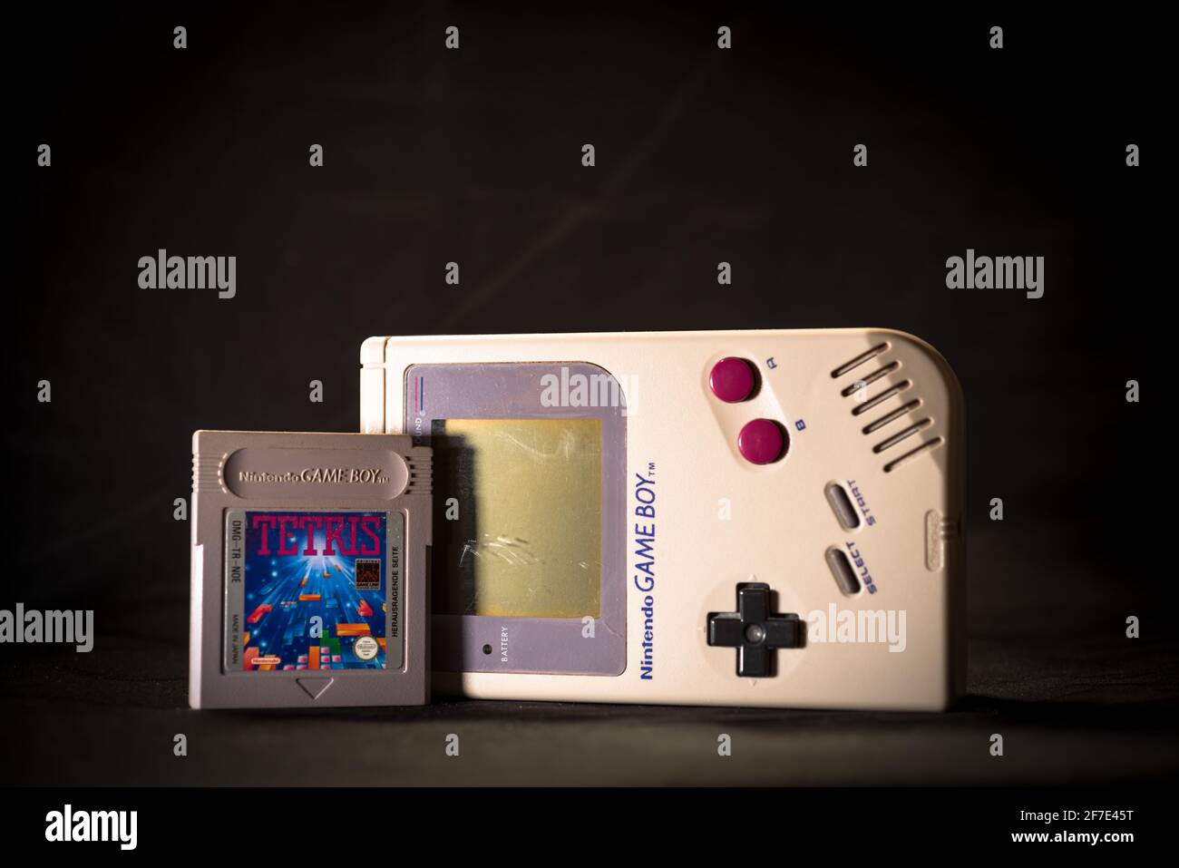 Gameboy tetris hi-res stock photography and images - Alamy