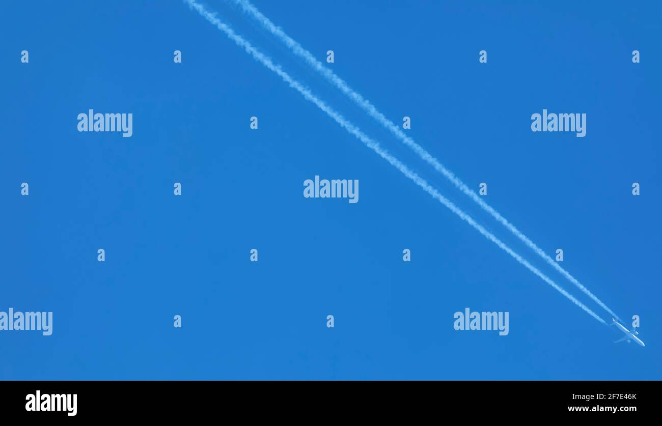 Plane inversion trail sky hi-res stock photography and images - Alamy