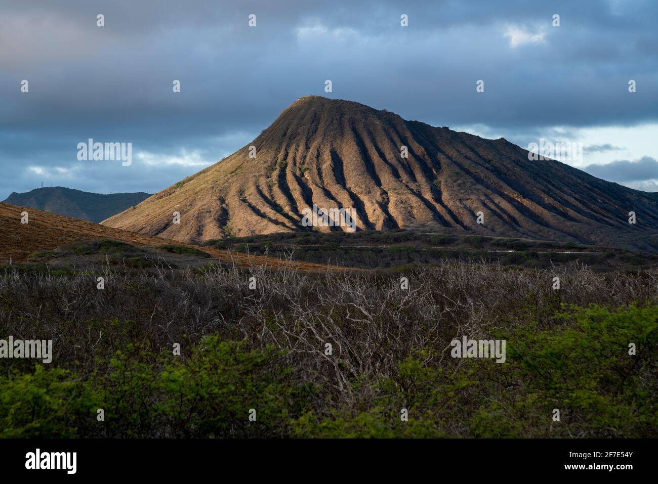 Vast mountain range hi-res stock photography and images - Alamy