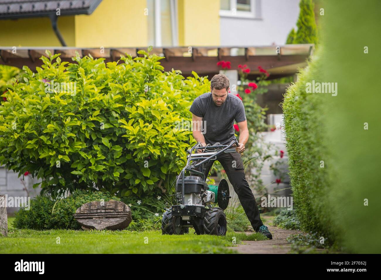 Underground cable laying machine hi-res stock photography and images ...