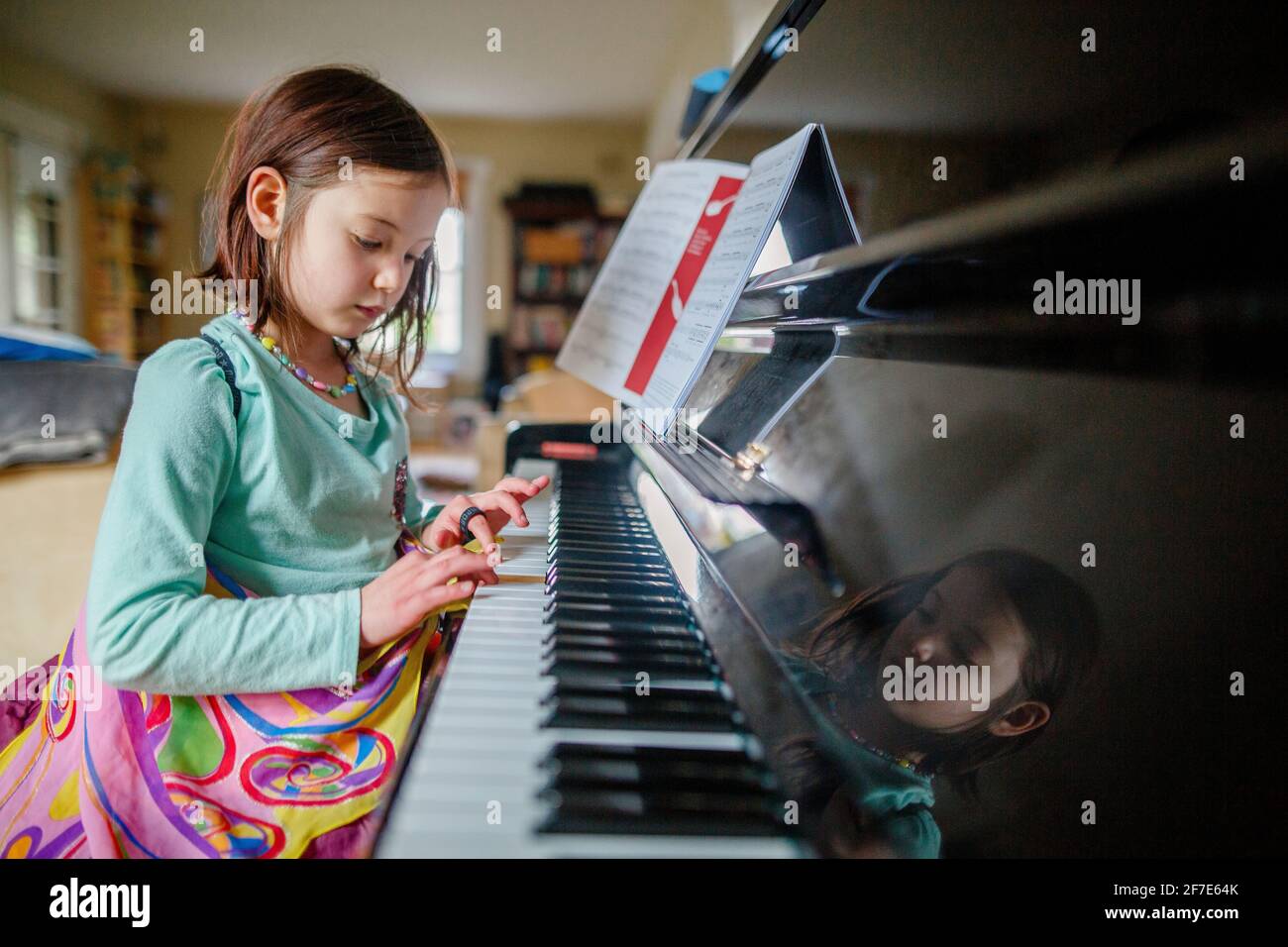Chinese girl playing instrument hi-res stock photography and images - Alamy