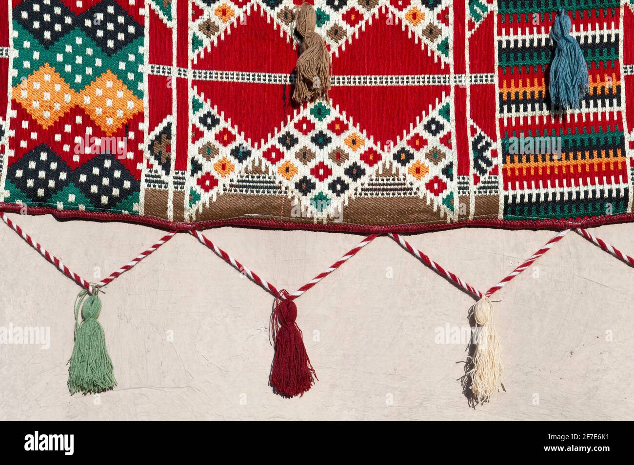 Qatari traditional cloth hi-res stock photography and images - Alamy