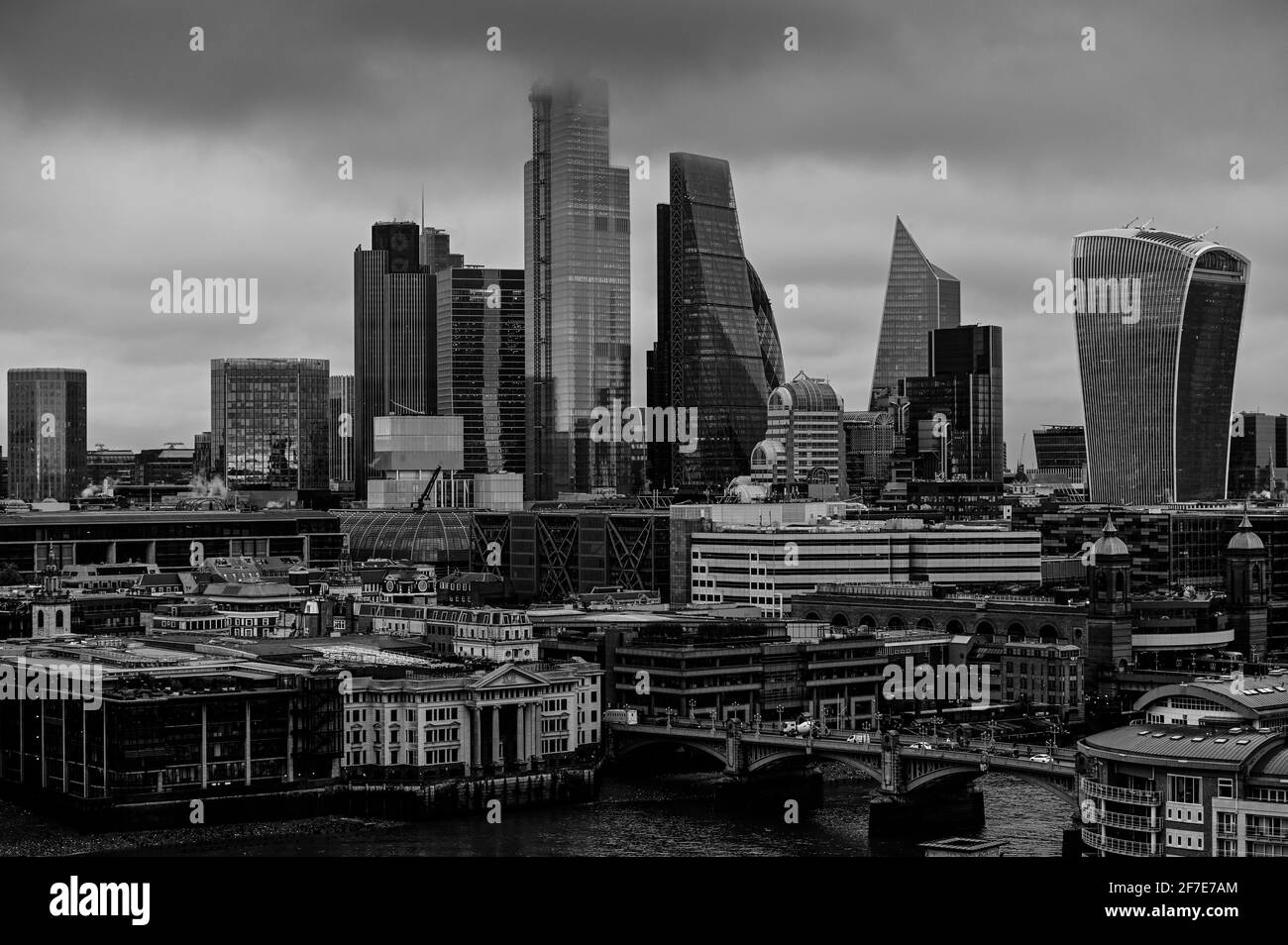 London night fog Black and White Stock Photos & Images - Alamy