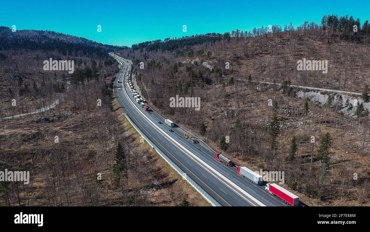 Lorry queue aerial hi-res stock photography and images - Alamy