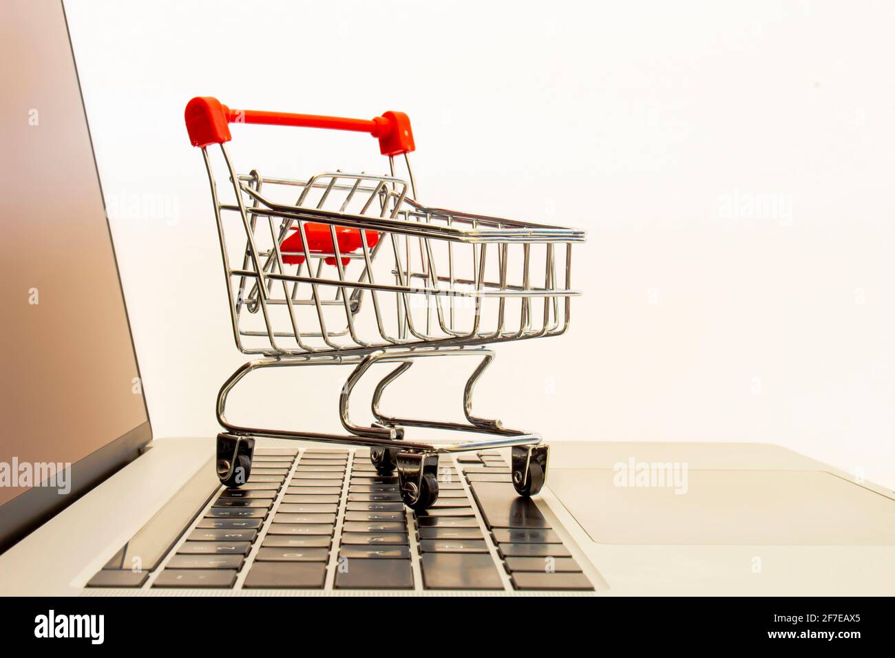 Hand trolley hi-res stock photography and images - Alamy