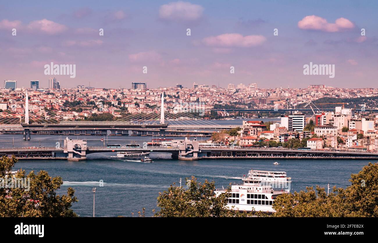 Four famous bridges hi-res stock photography and images - Alamy
