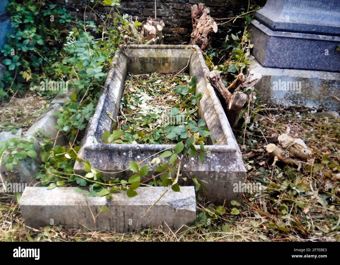 Fathers grave hi-res stock photography and images - Alamy