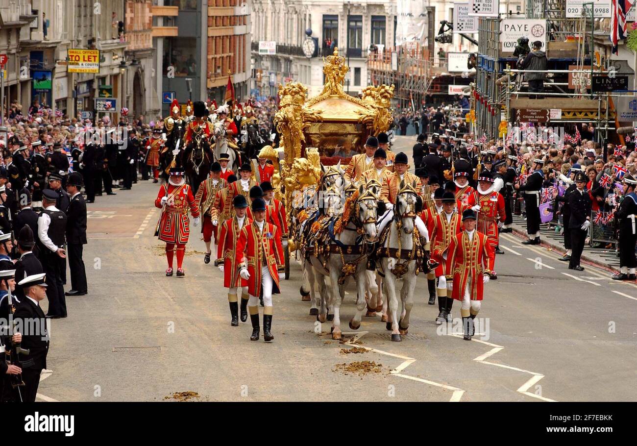 *ROTA* The Queen travelling up Ludgate Hill on her way to St Pauls this ...