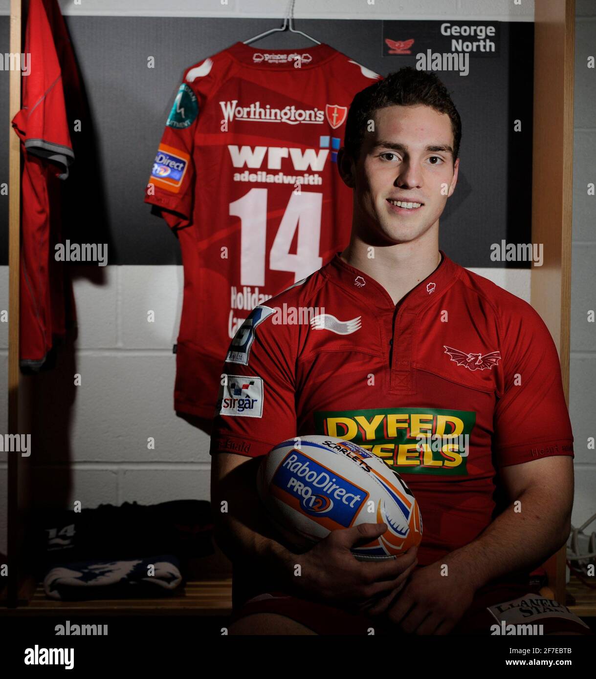 Scarlets hi-res stock photography and images - Alamy