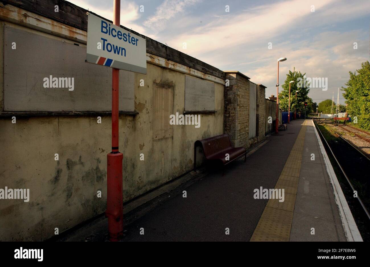 Bicester station hi-res stock photography and images - Alamy