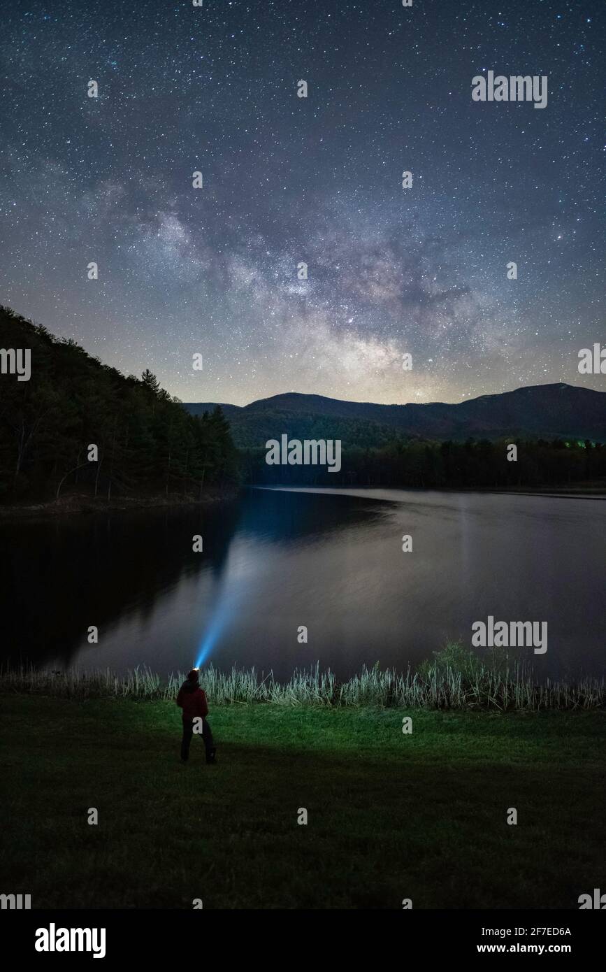 Milky way over mountains and lake hi-res stock photography and images ...