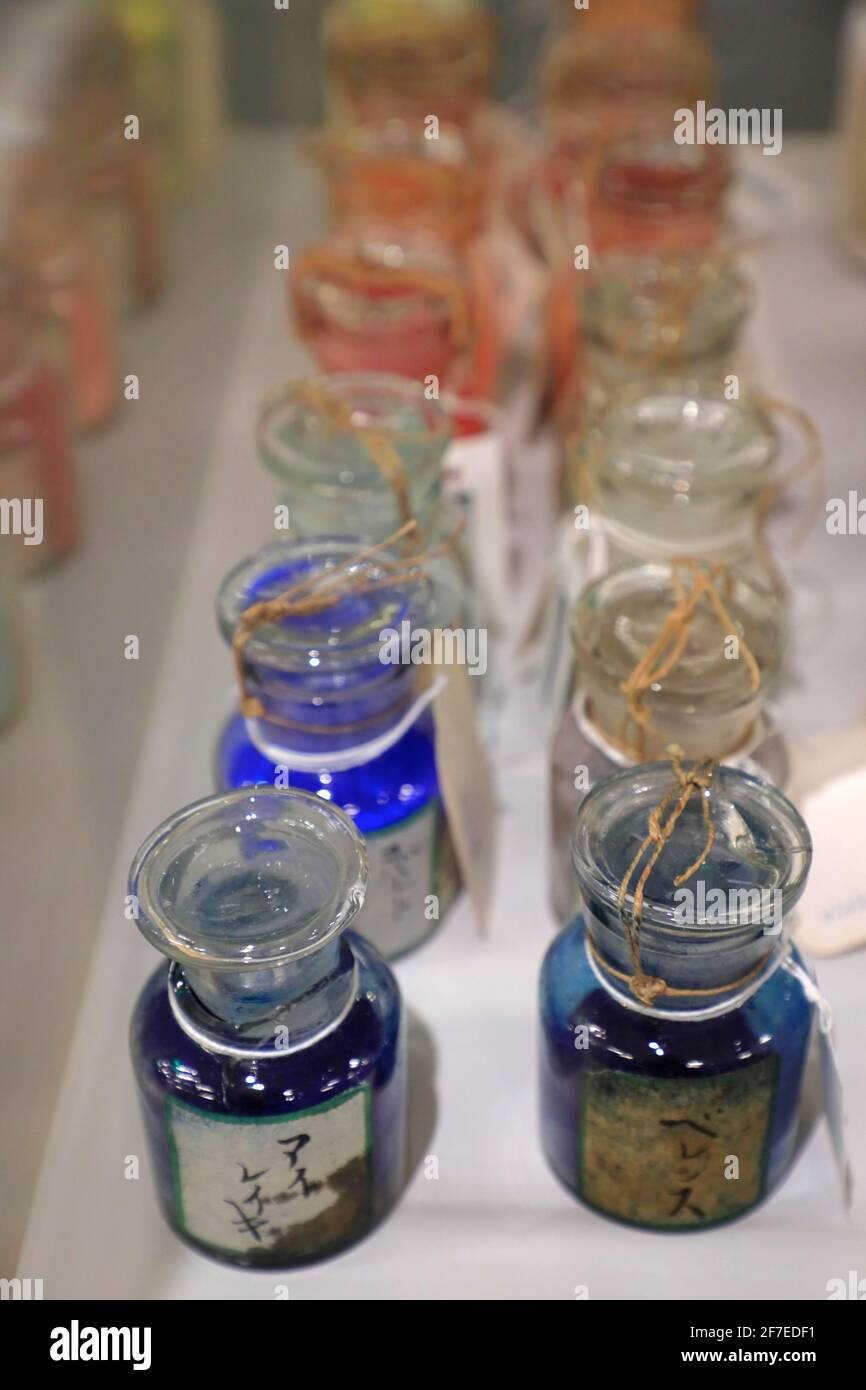 The Forbes Pigment Collection in Harvard Art Museum.Harvard University ...