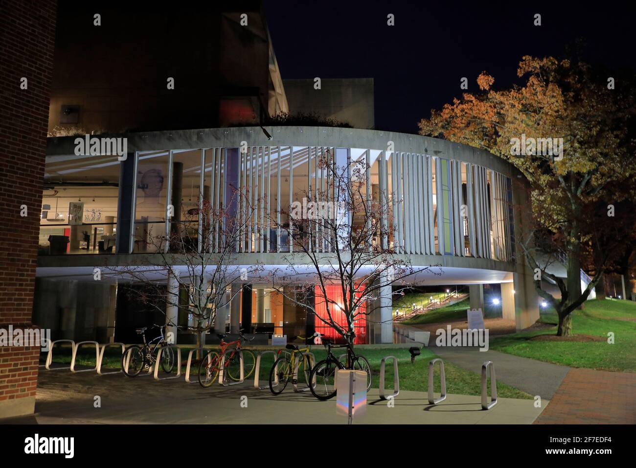 The night view of Carpenter Center for the Visual Arts designed by Le ...